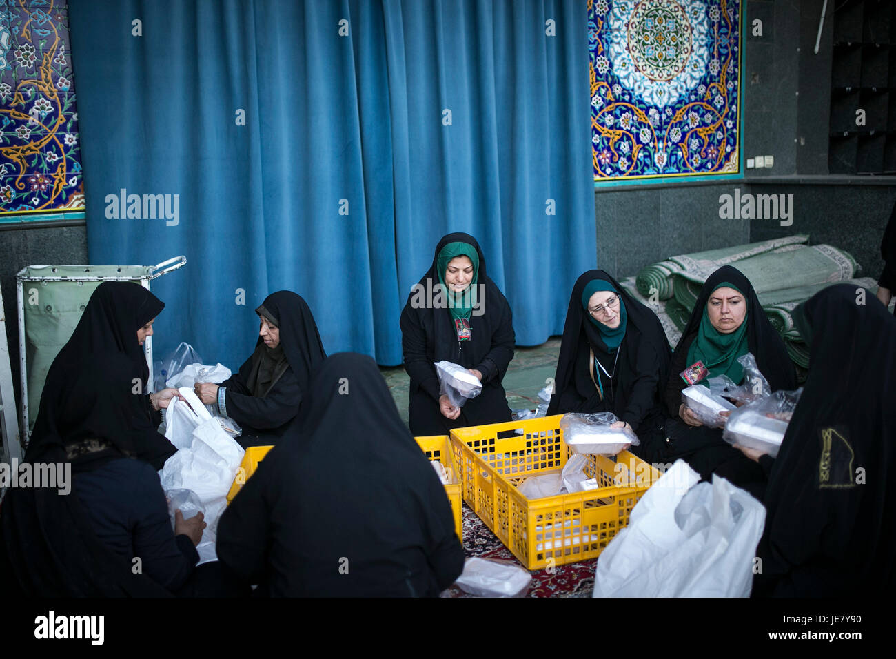 Tehran, Iran. 22nd June, 2017. Iranian women prepare the Ramadan eid al ...