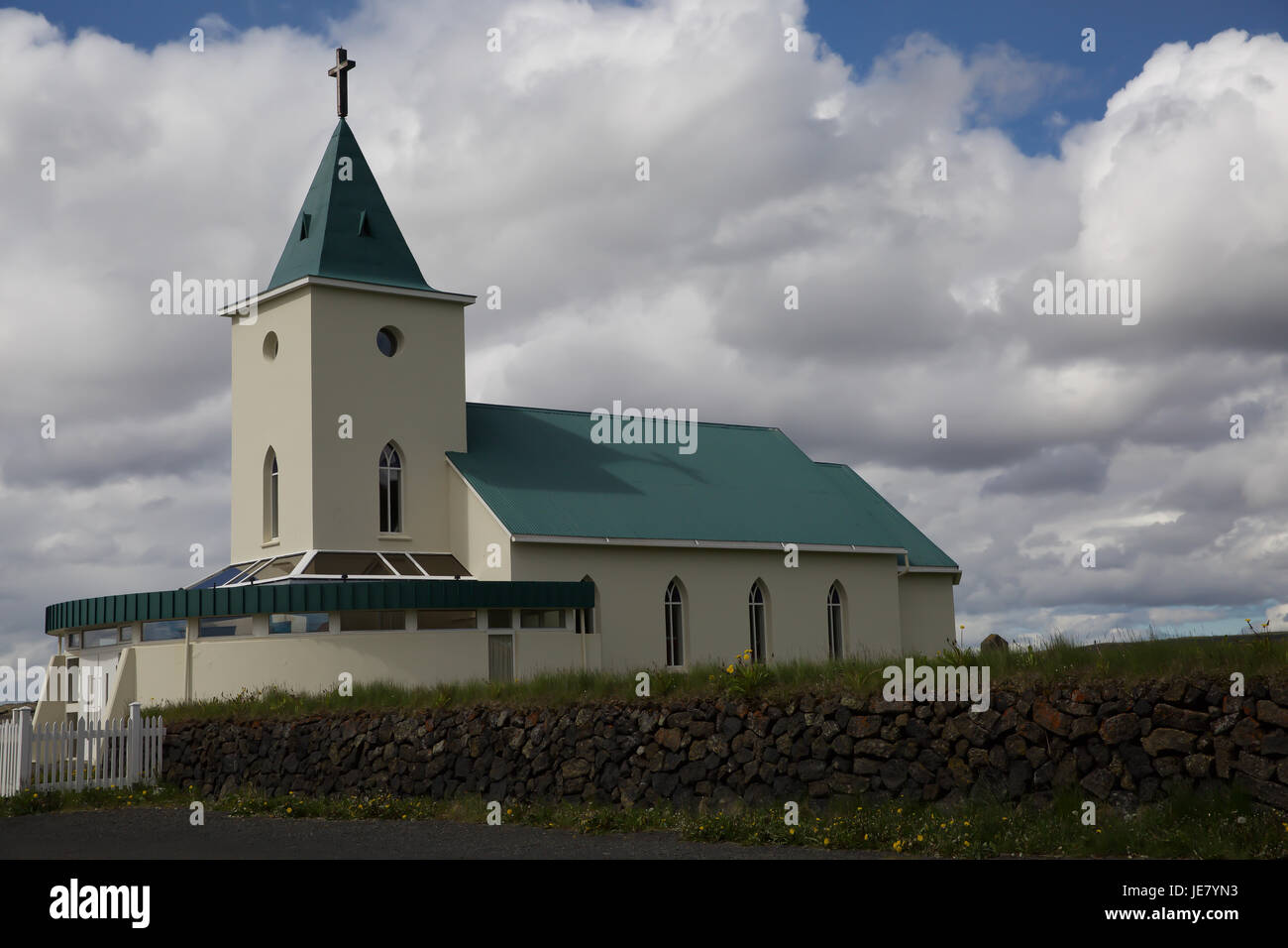 Akureyri, Iceland. 22nd June, 2017. Tourists enjoy the unusually warm ...