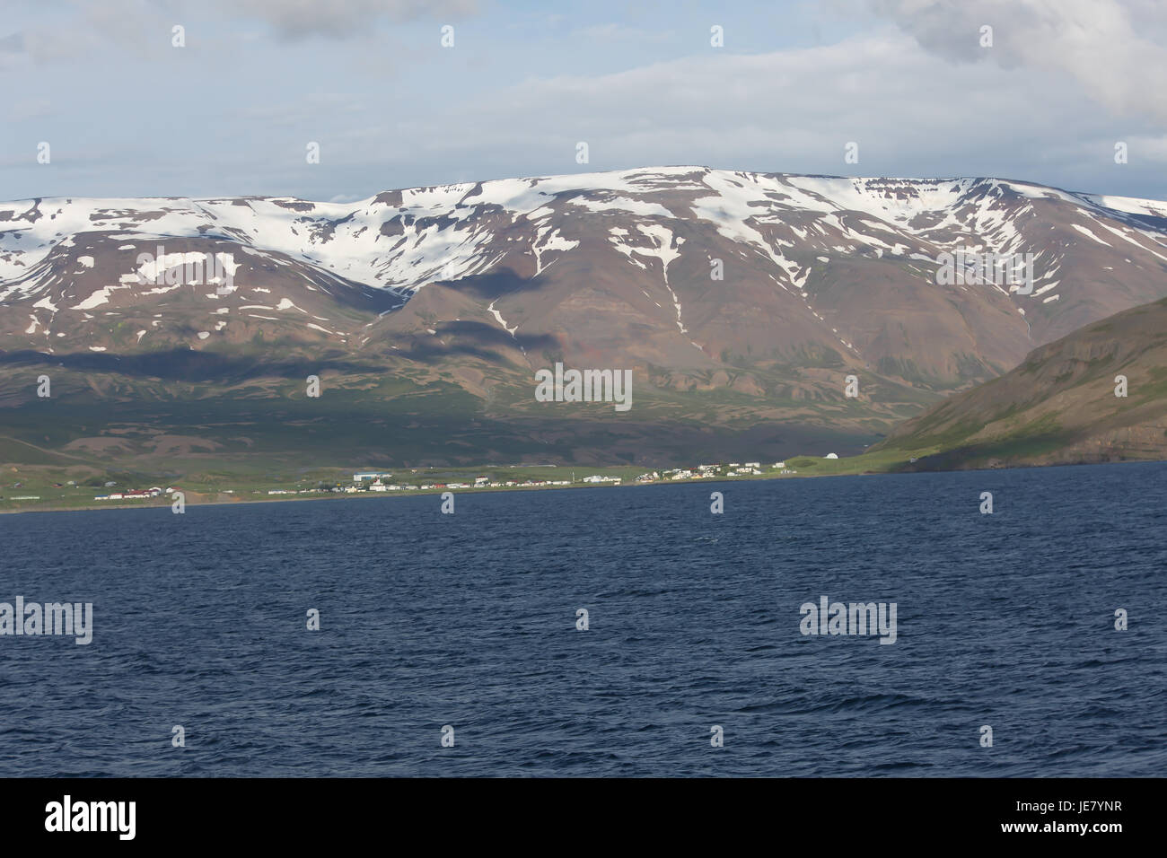 Akureyri, Iceland. 22nd June, 2017. Tourists enjoy the unusually warm ...