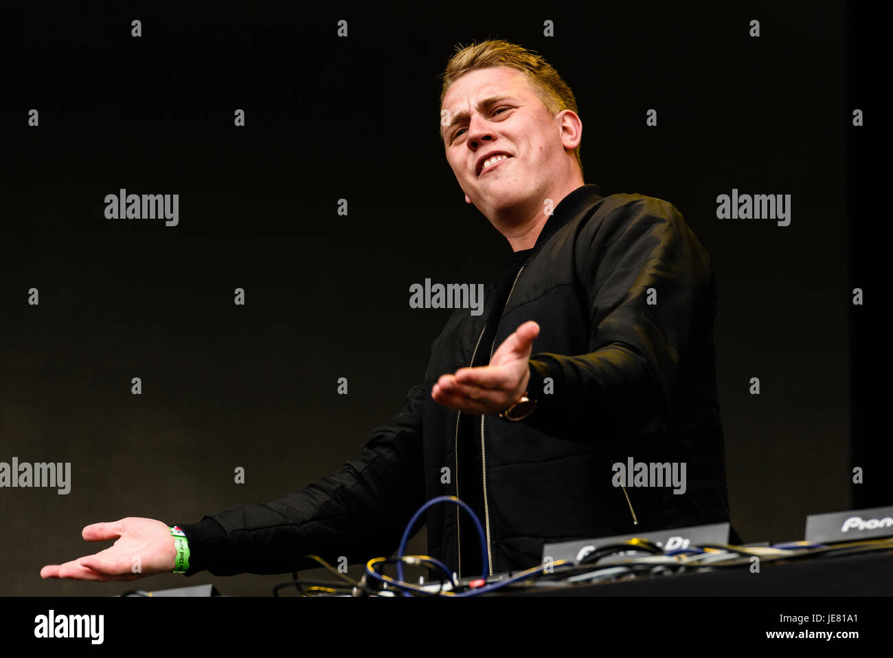 Best dj turntables hi-res stock photography and images - Alamy