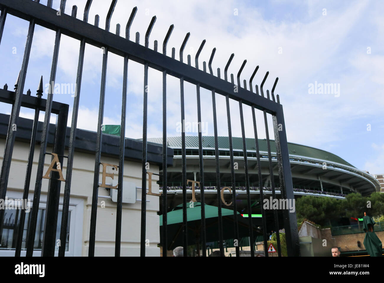 Wimbledon roof 1 court 2019 hi-res stock photography and images - Alamy