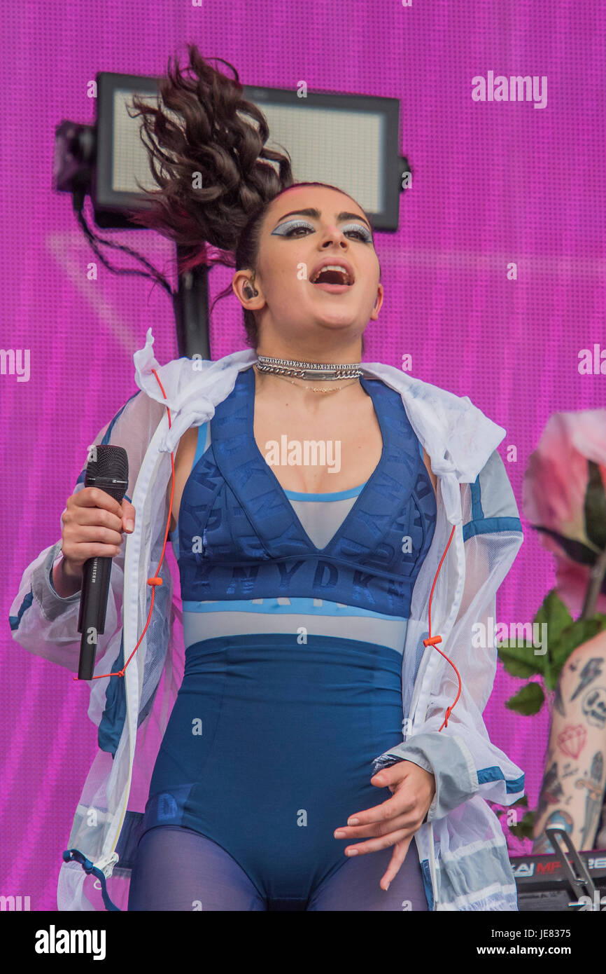 Glastonbury, UK. 23rd Jun, 2017. Charli XCX plays the Other Stage to an ...