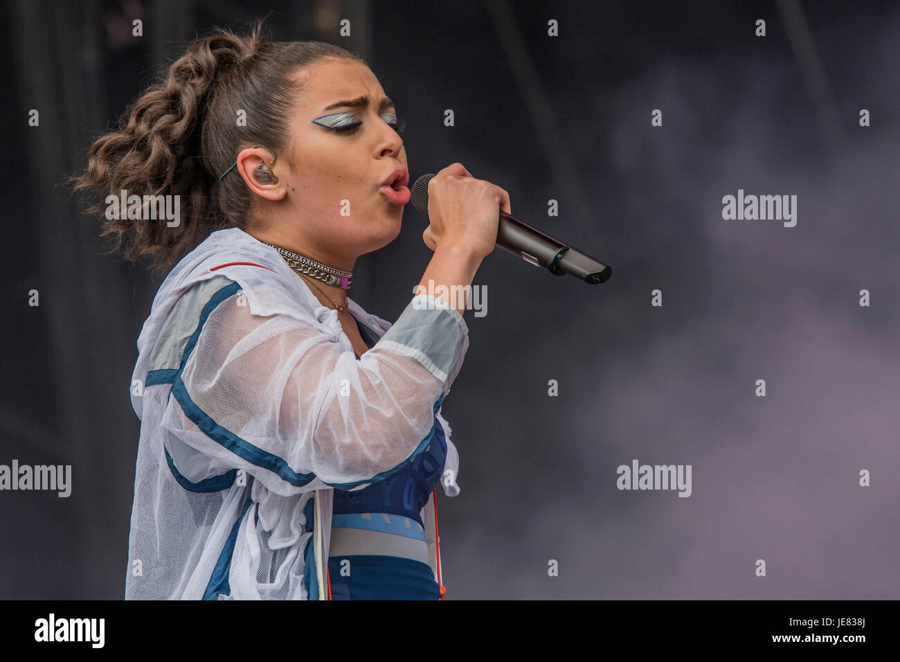 Glastonbury, UK. 23rd Jun, 2017. Charli XCX plays the Other Stage to an ...