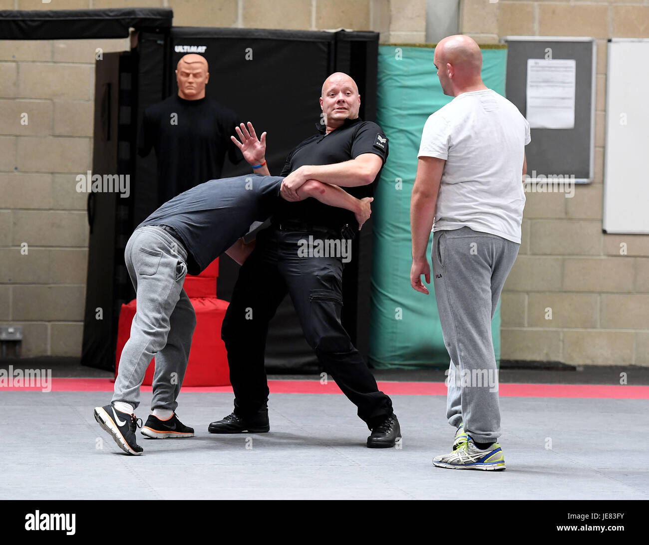 Police self defence training hi-res stock photography and images - Alamy