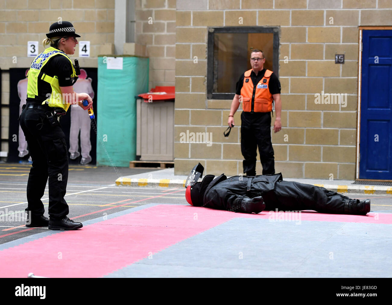 Taser training hi-res stock photography and images - Alamy