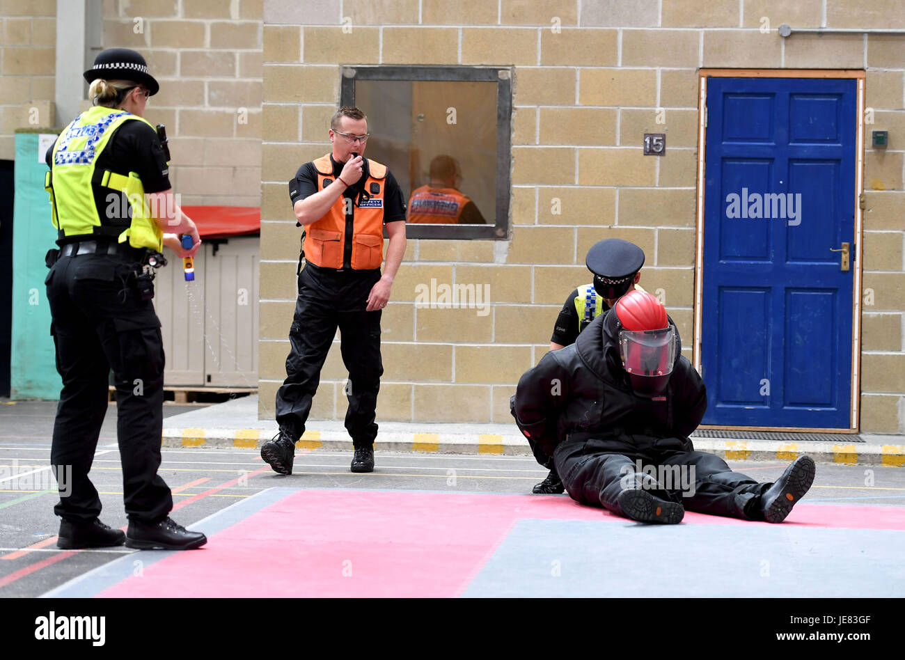 Taser training hi-res stock photography and images - Alamy