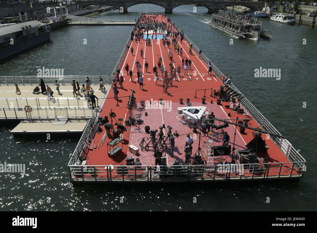 Paris, France. 23rd Jun, 2017. Paris celebrates Olympism. Running track ...