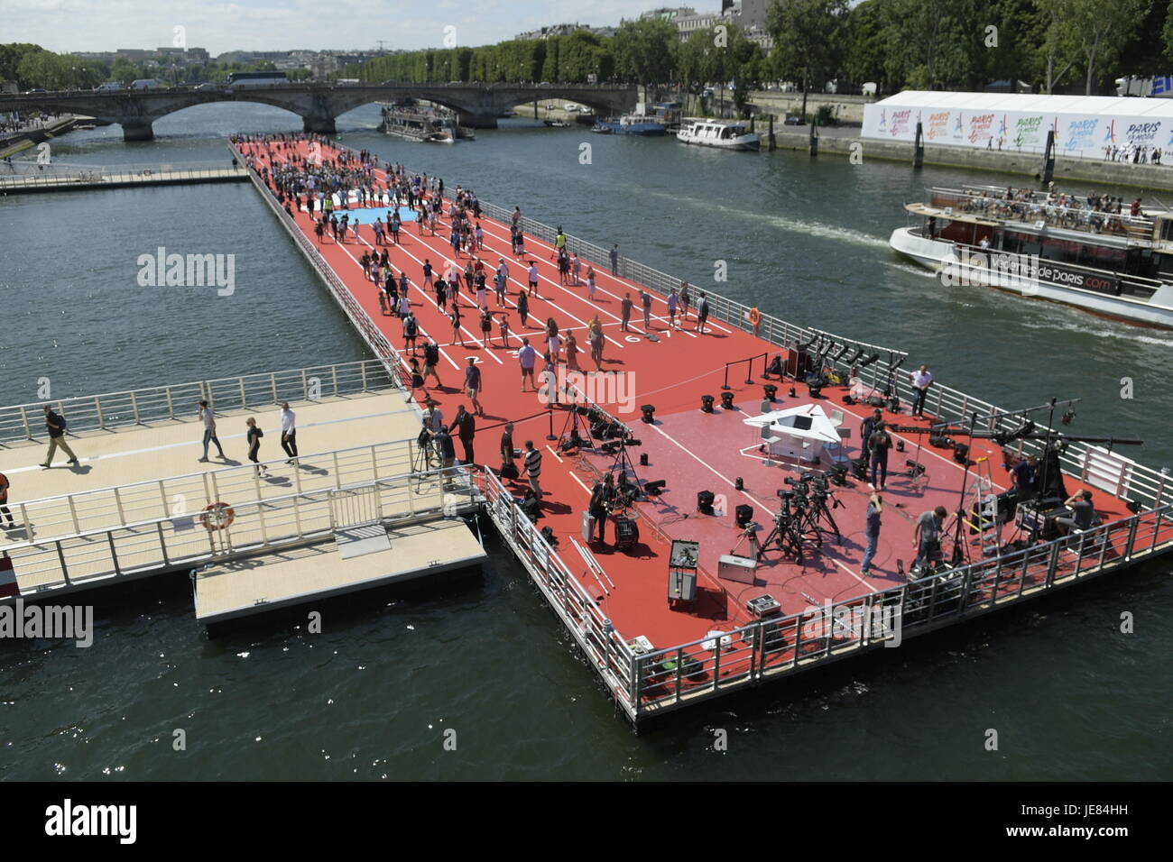 Paris, France. 23rd Jun, 2017. Paris celebrates Olympism. Running track ...