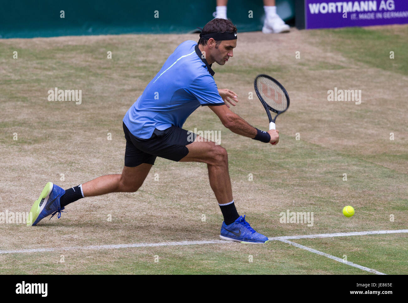 Sport tennis action roger federer hi-res stock photography and images ...