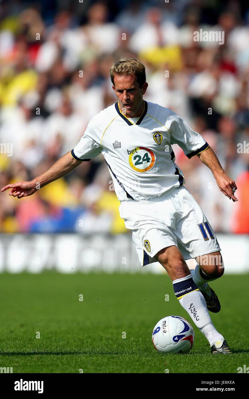 EDDIE LEWIS LEEDS UNITED FC ELLAND ROAD LEEDS ENGLAND 10 September 2006 ...