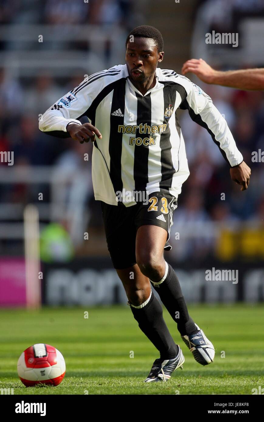 SHOLA AMEOBI NEWCASTLE UNITED FC ST JAMES PARK NEWCASTLE ENGLAND 09 ...