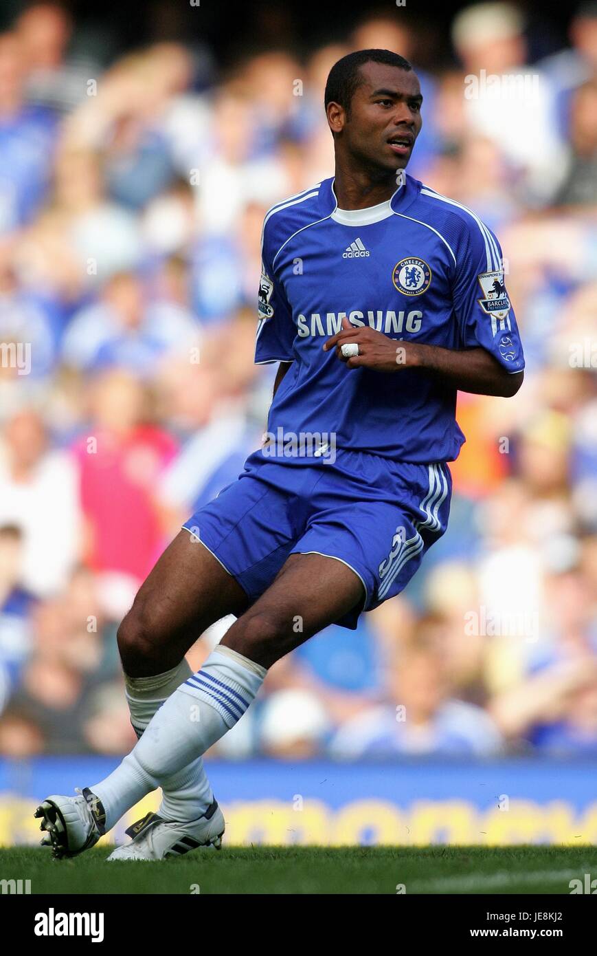 ASHLEY COLE CHELSEA V CHARLTON STAMFORD BRIDGE CHELSEA ENGLAND 09 ...