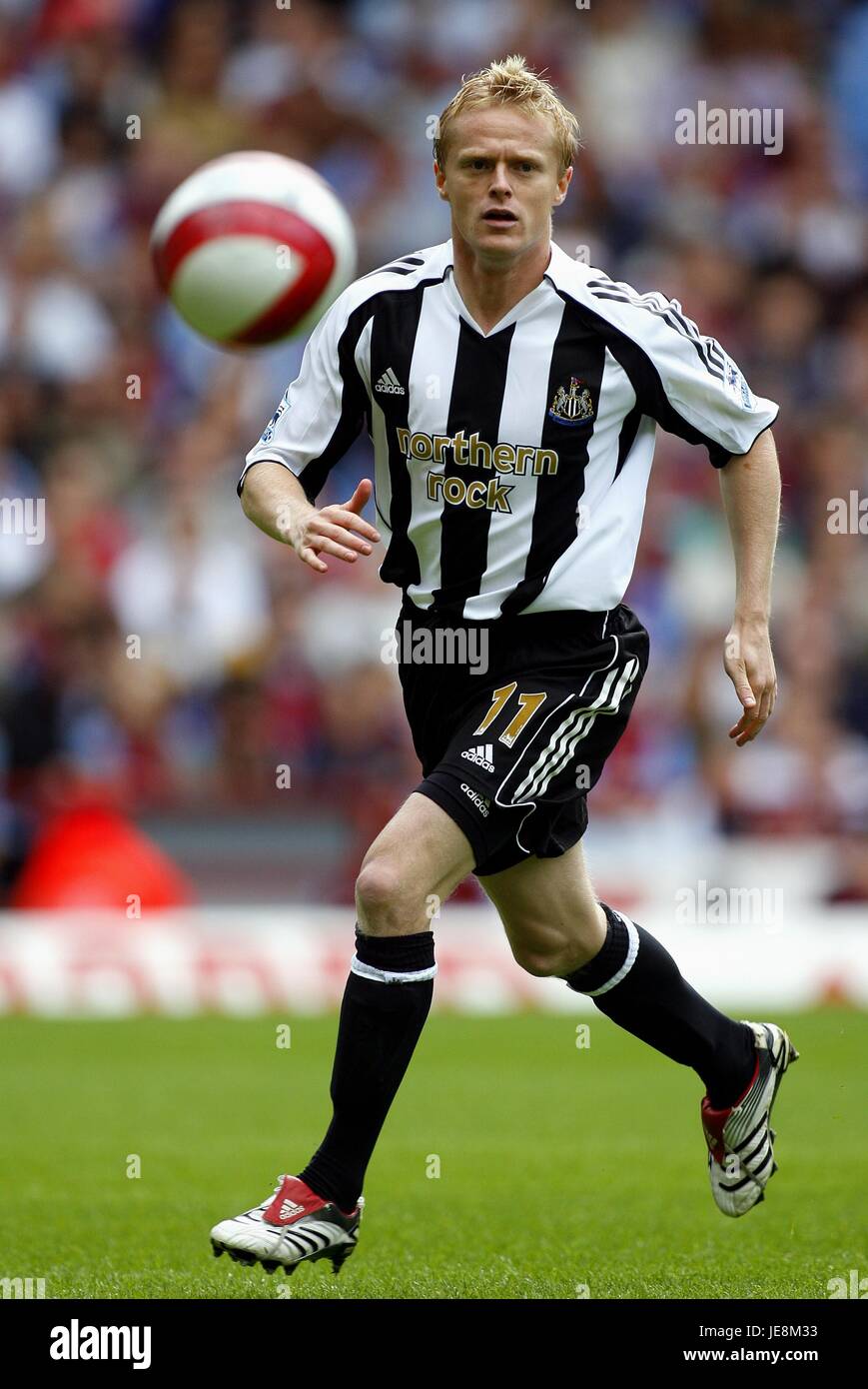 DAMIEN DUFF NEWCASTLE UNITED FC VILLA PARK ASTON BIRMINGAM ENGLAND 27 ...