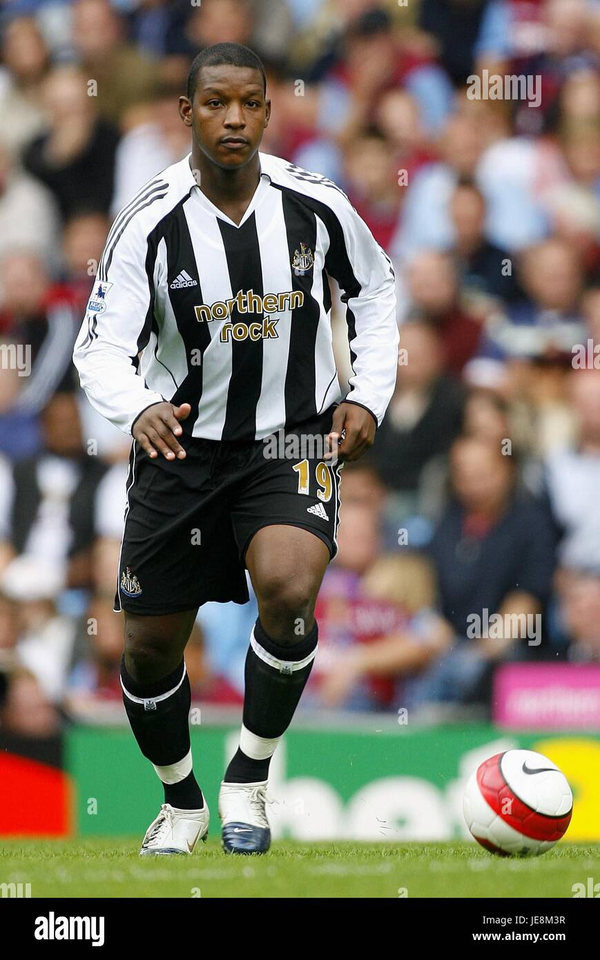 TITUS BRAMBLE NEWCASTLE UNITED FC VILLA PARK ASTON BIRMINGAM ENGLAND 27 ...