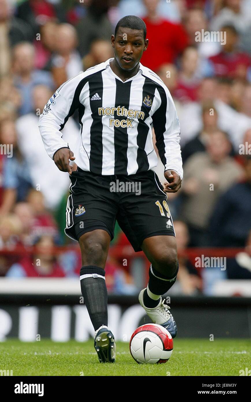 TITUS BRAMBLE NEWCASTLE UNITED FC VILLA PARK ASTON BIRMINGAM ENGLAND 27 ...