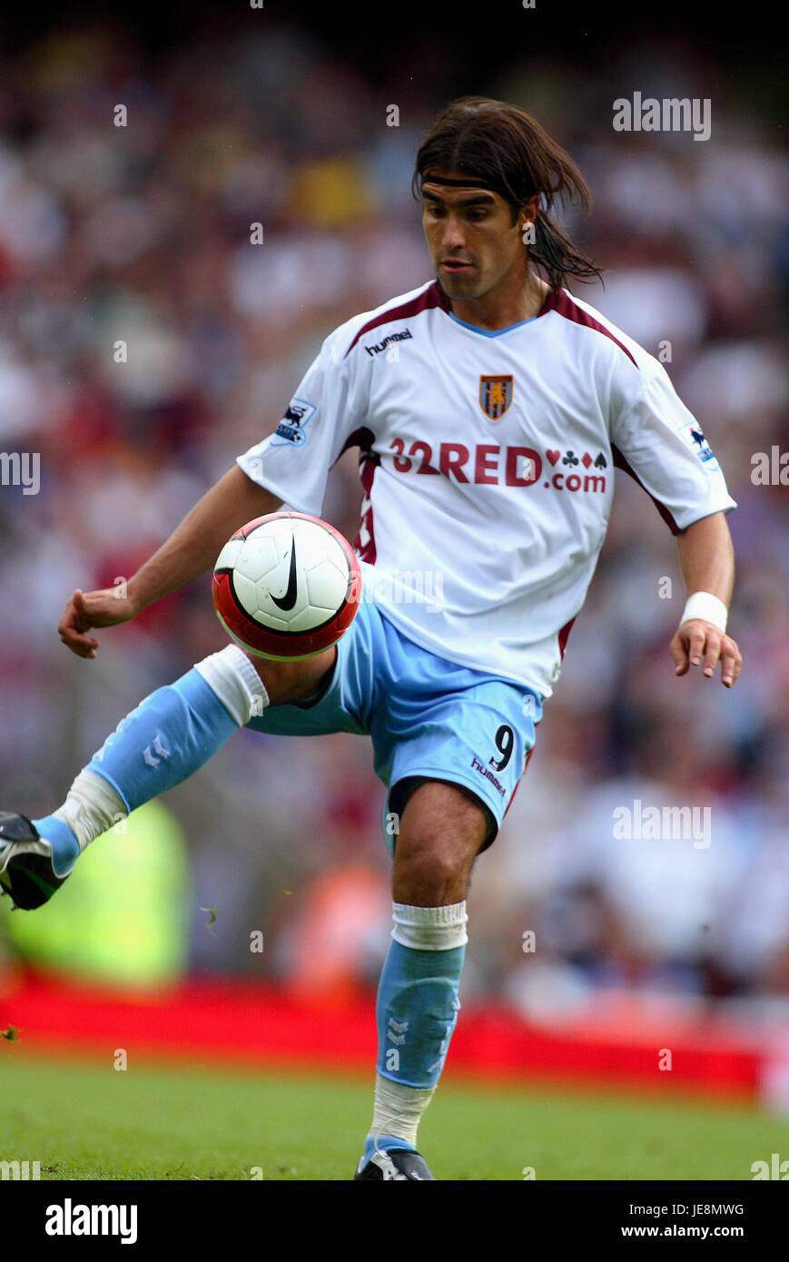 JUAN PABLO ANGEL ASTON VILLA FC EMIRATES STADIUM ARSENAL LONDON 19 ...