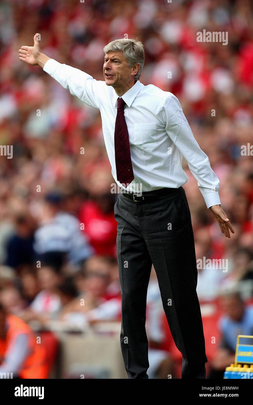 ARSENE WENGER ARSENAL FC MANAGER EMIRATES STADIUM ARSENAL LONDON 19 ...