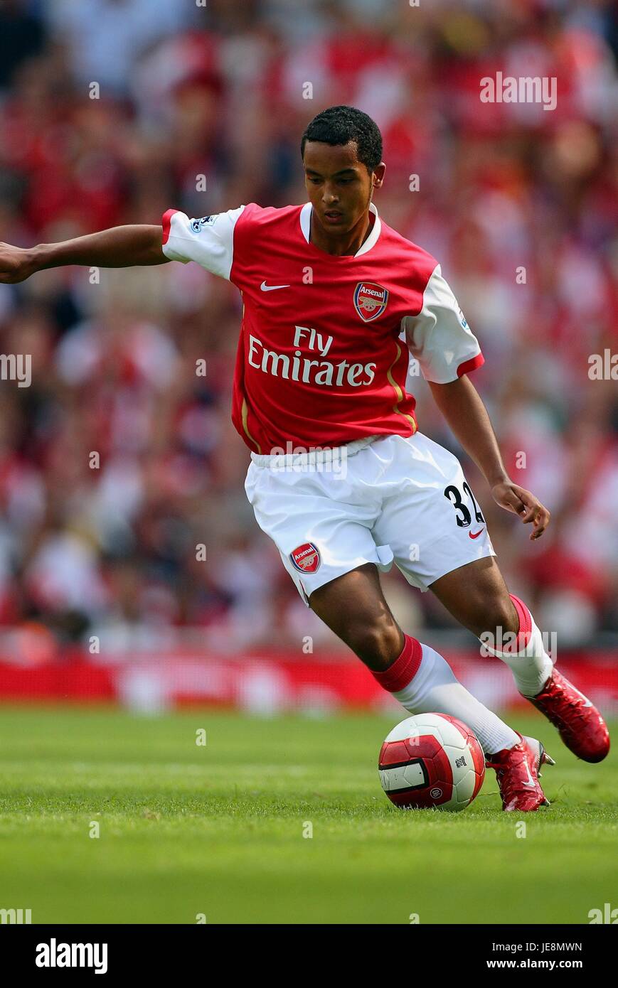 Theo walcott arsenal 2006 hi-res stock photography and images - Alamy