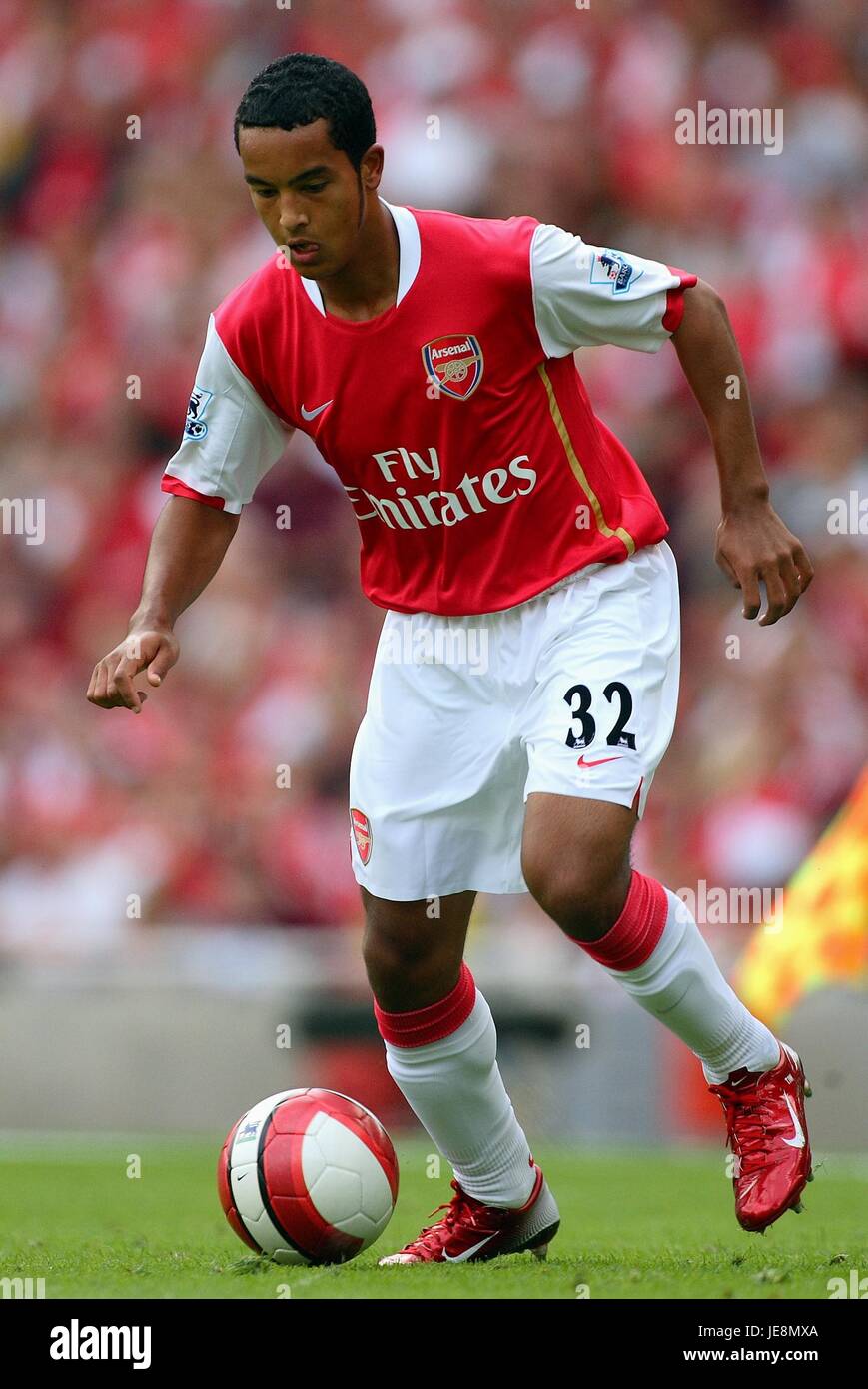 THEO WALCOTT ARSENAL FC EMIRATES STADIUM ARSENAL LONDON 19 August 2006 ...