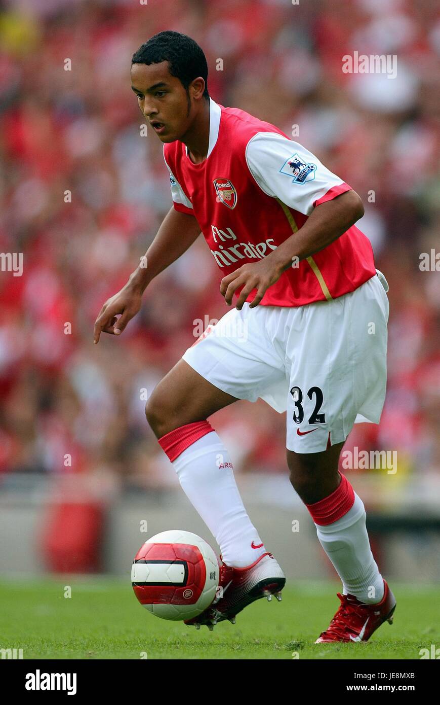 Theo walcott arsenal 2006 hi-res stock photography and images - Alamy