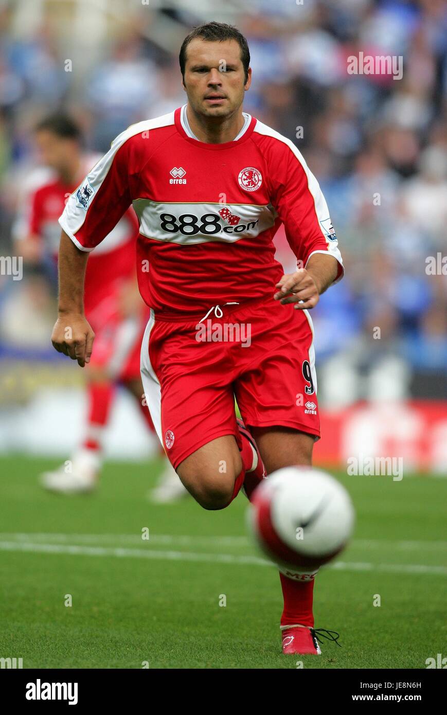 MARK VIDUKA MIDDLESBROUGH FC THE MADEJSKI STADIUM READING ENGLAND 19 ...