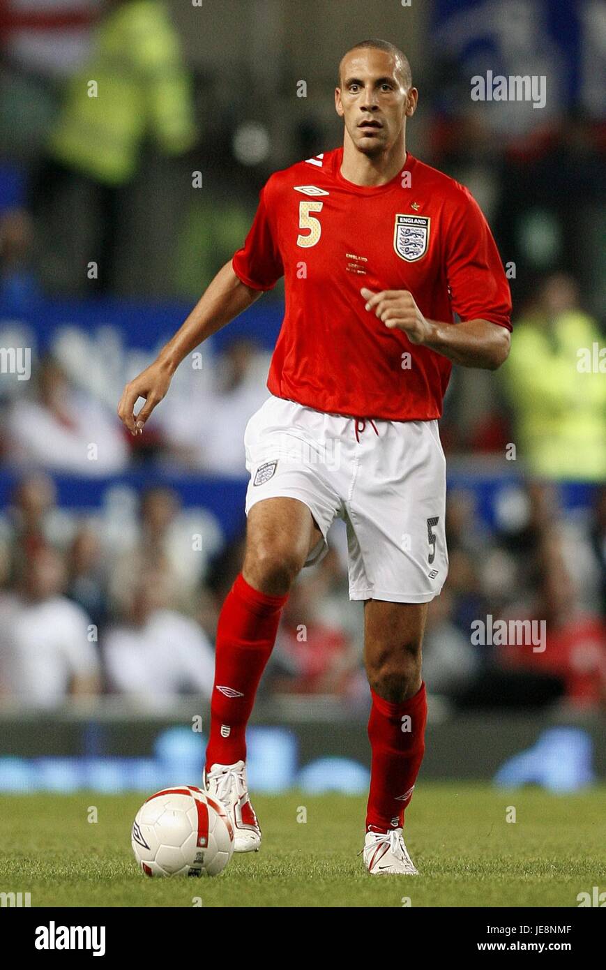 RIO FERDINAND ENGLAND & MANCHESTER UNITED FC OLD TRAFFORD MANCHESTER ...