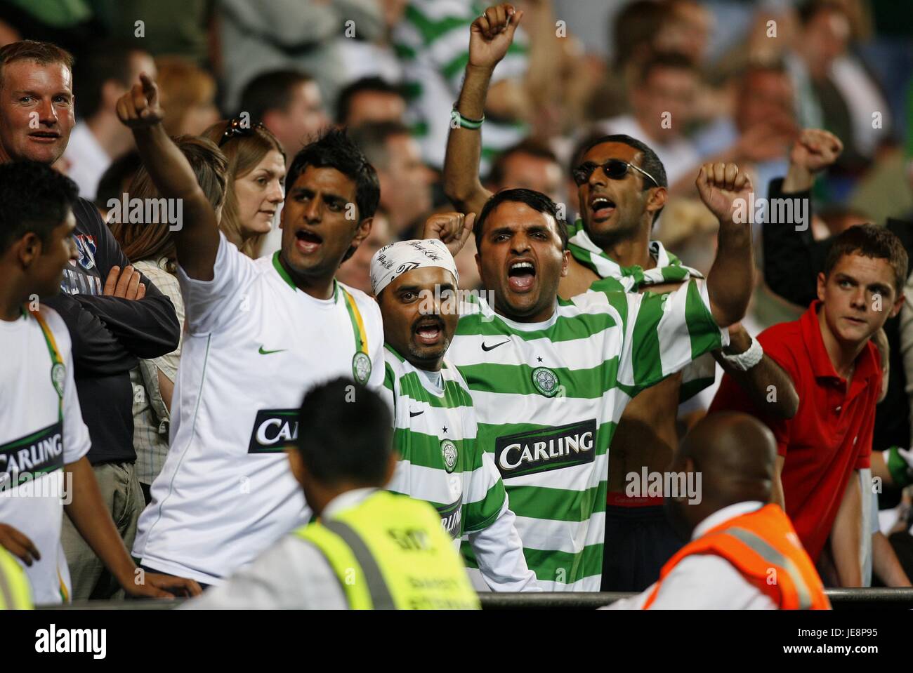 Celtic fc fans hi-res stock photography and images - Alamy