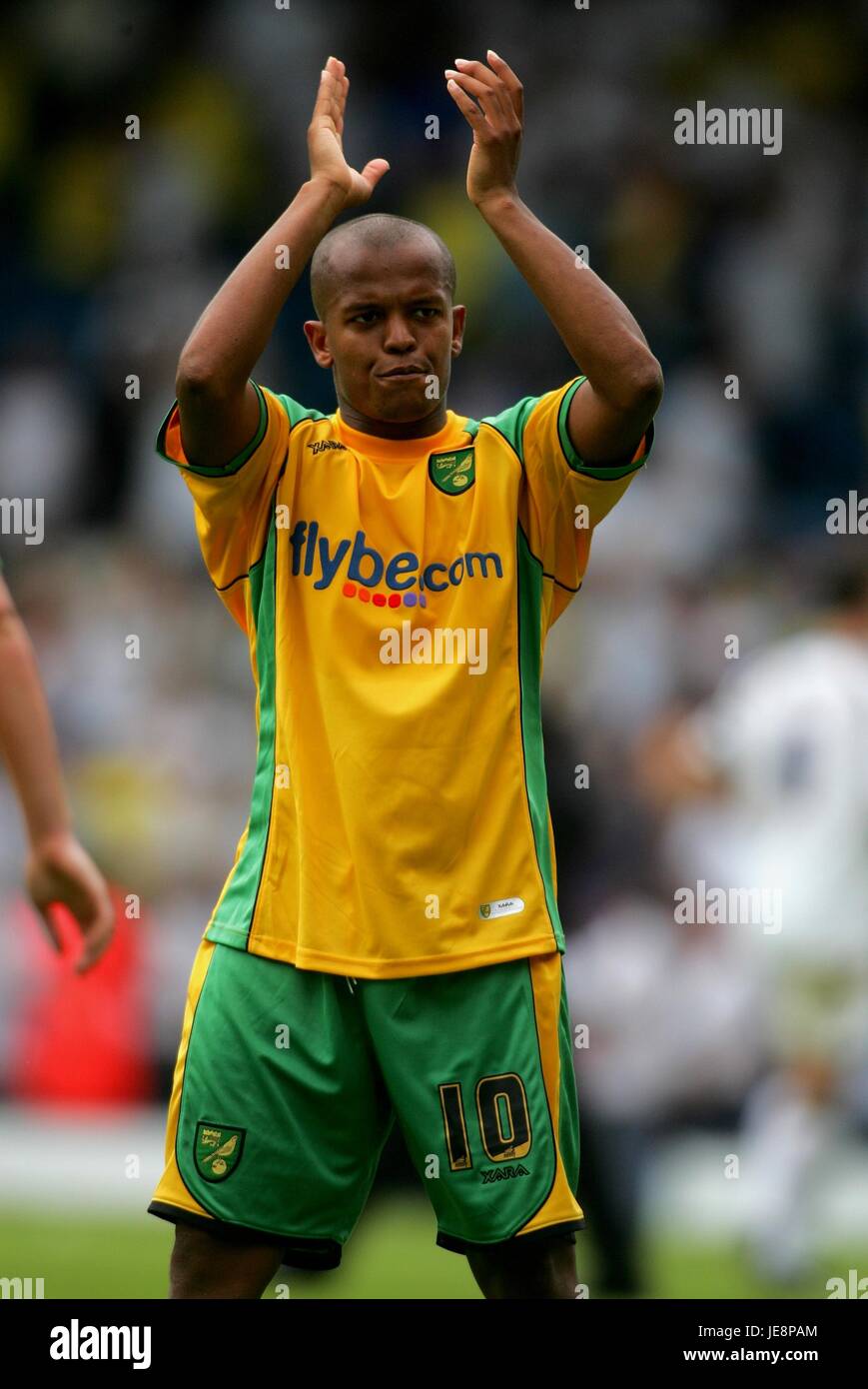 ROBERT EARNSHAW NORWICH CITY FC ELLAND ROAD LEEDS ENGLAND 05 August ...