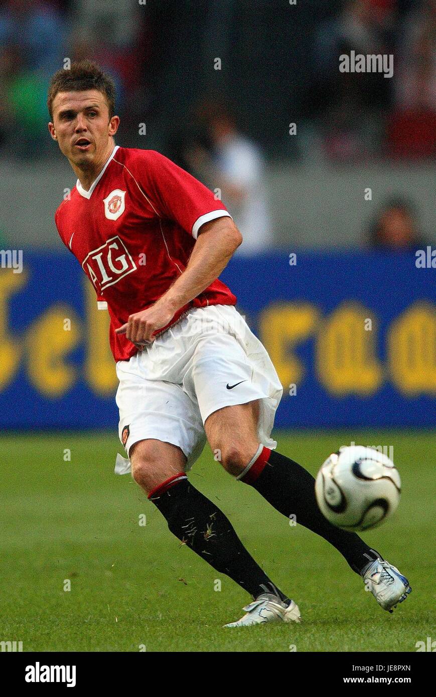 Michael carrick manchester united fc hi-res stock photography and ...