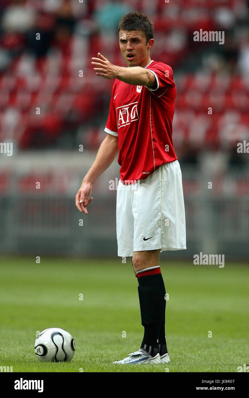 Michael carrick manchester united fc hi-res stock photography and ...