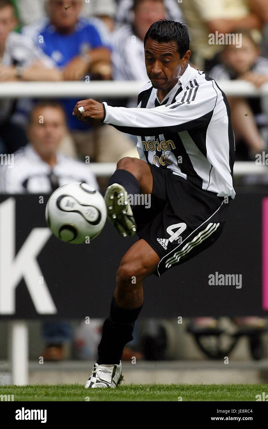 Nolberto solano newcastle hi-res stock photography and images - Alamy