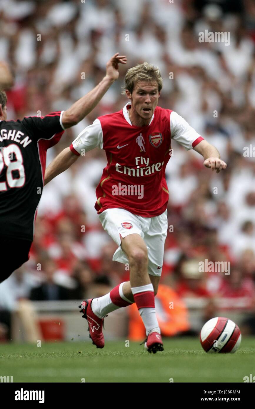 ALEXANDER HLEB ARSENAL FC ASHBURTON GROVE STADIUM LONDON ENGLAND 22 ...