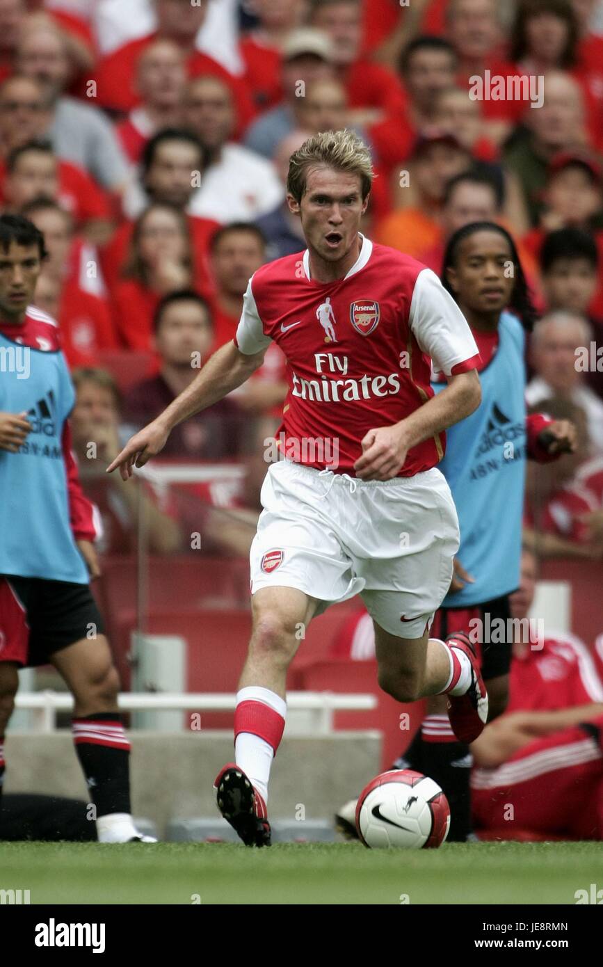 ALEXANDER HLEB ARSENAL FC ASHBURTON GROVE STADIUM LONDON ENGLAND 22 ...
