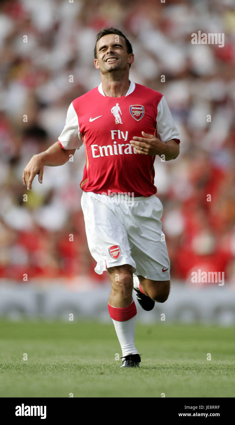 Arsenal overmars hi-res stock photography and images - Alamy Arsenal overmars hi-res stock photography and images - Alamy