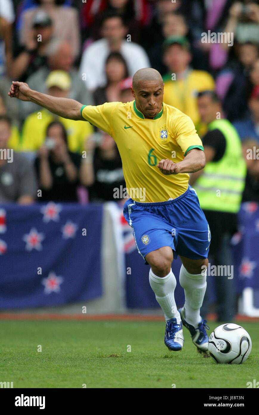 Roberto carlos brazil real madrid hi-res stock photography and images ...