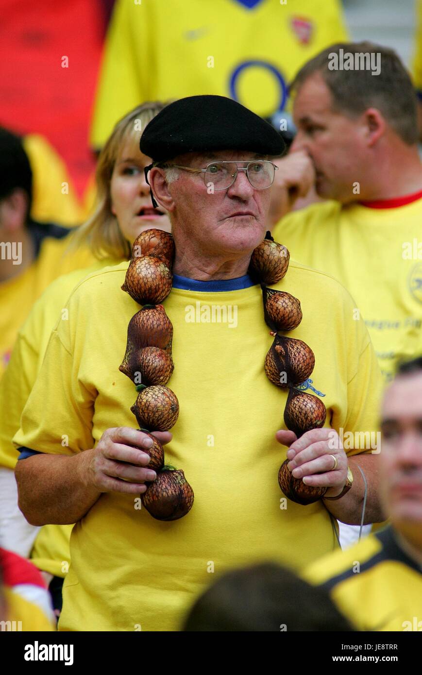 Arsenal fan hi-res stock photography and images - Alamy