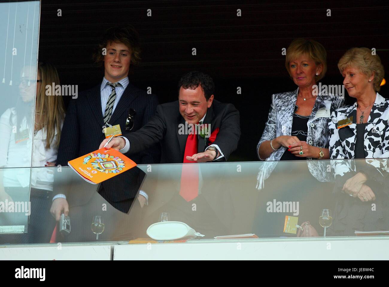 STEVE GIBSON MIDDLESBROUGH V SEVILLE FC PHILIPS STADIUM EINDHOVEN ...