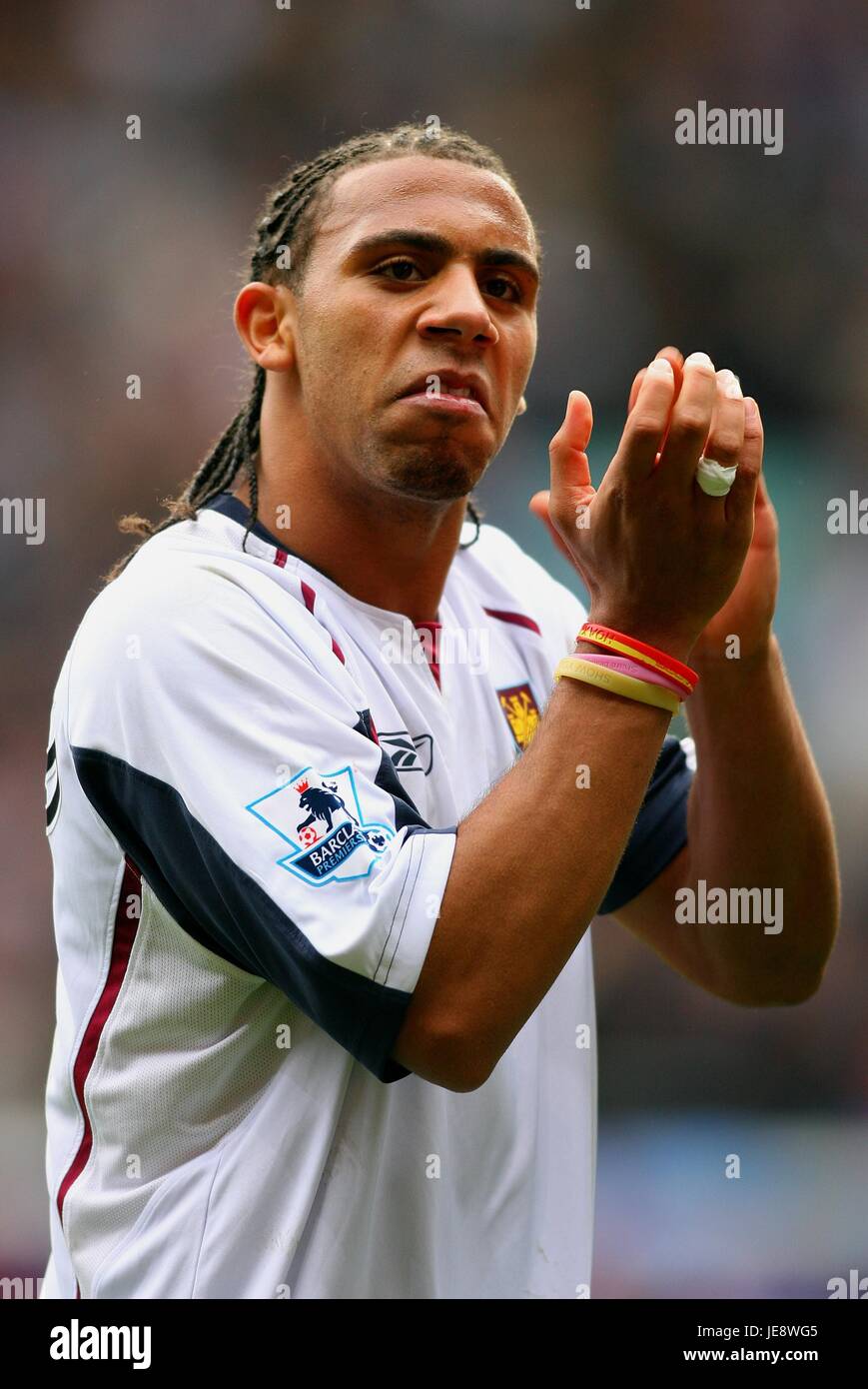 Anton ferdinand west ham hi-res stock photography and images - Alamy