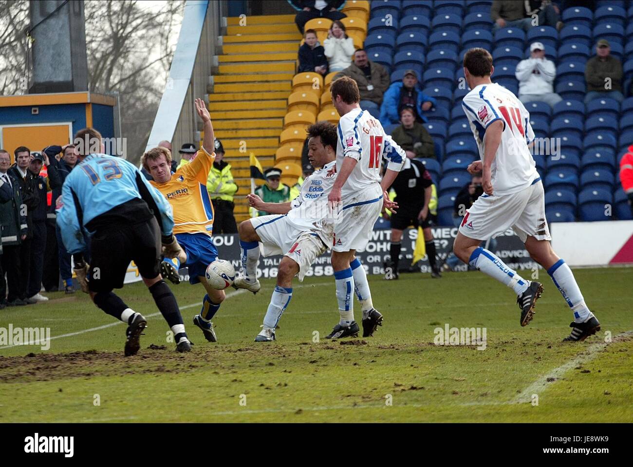 Scores goal v carlisle united hi-res stock photography and images - Alamy