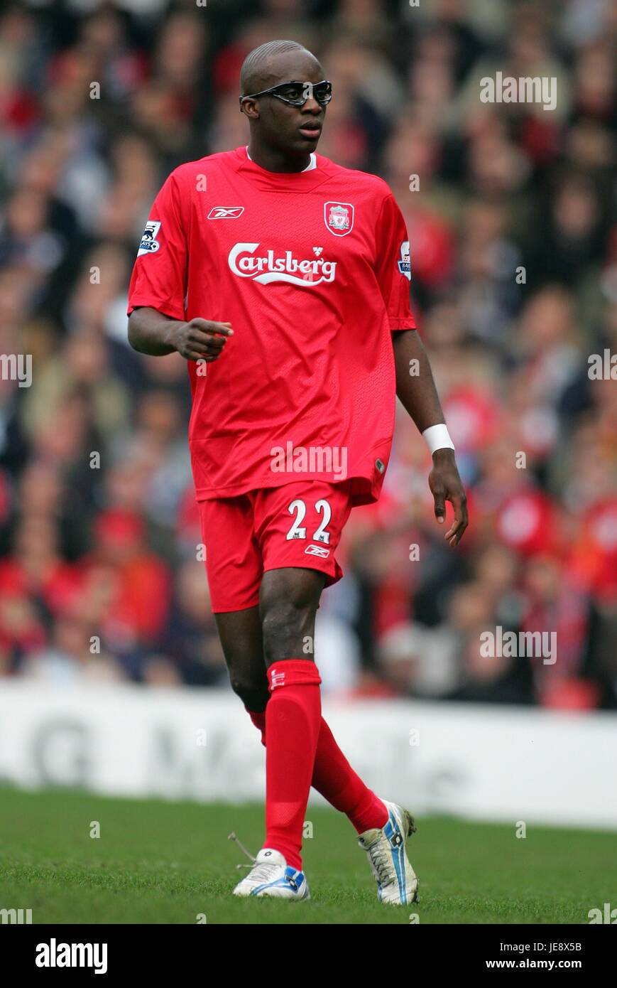 MOMO SISSOKO LIVERPOOL FC ANFIELD LIVERPOOL ENGLAND 25 March 2006 Stock ...