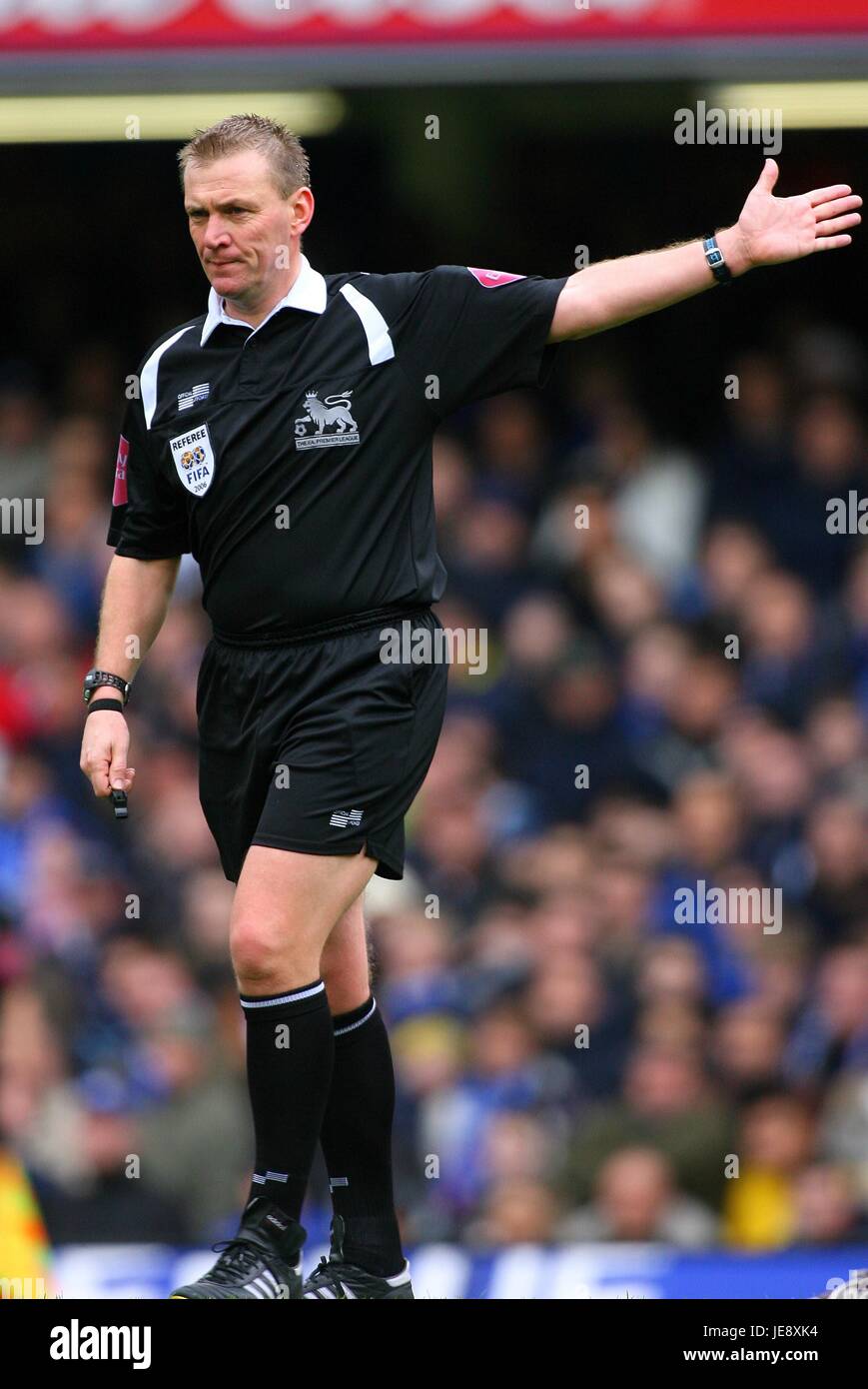 GRAHAM POLL PREMIERSHIP FOOTBALL REFEREE STAMFORD BRIDGE CHELSEA LONDON ...
