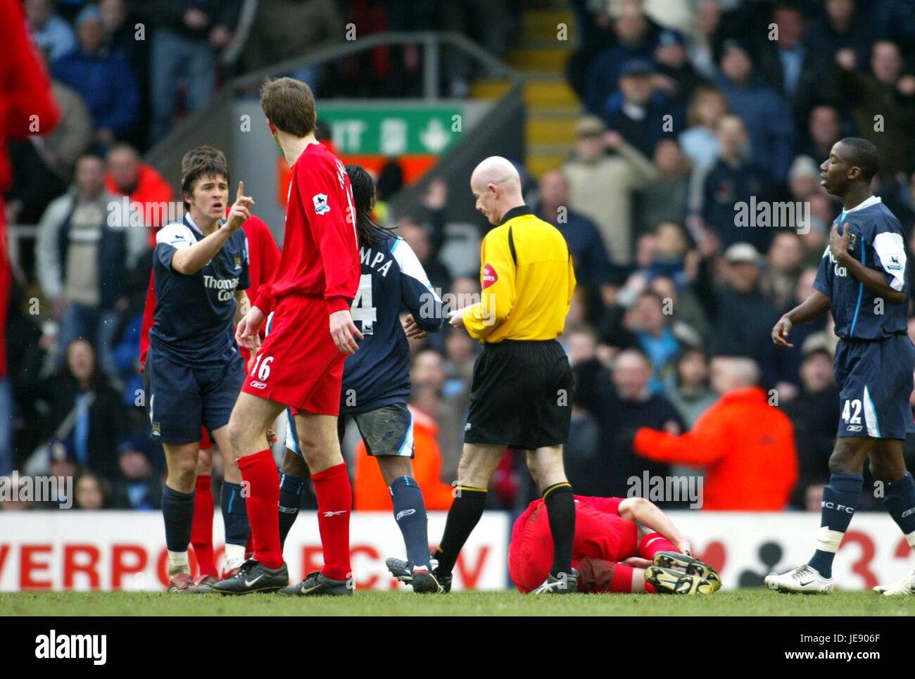 BARTON GALLAGHER & HYYPIA LIVERPOOL FC ANFIELD LIVERPOOL ENGLAND 26 ...