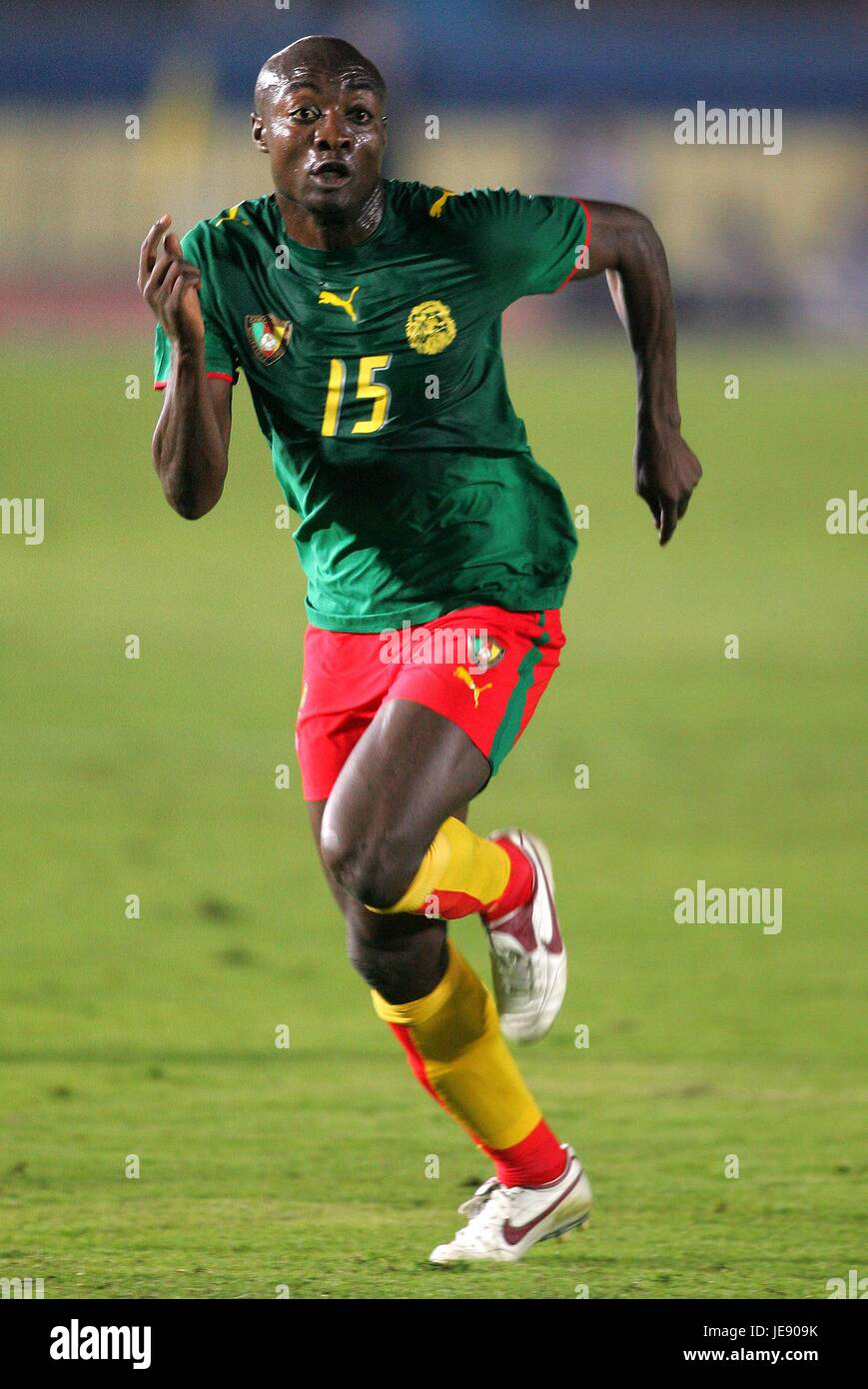PIERRE ACHILLE WEBO KOUAMO CAMEROON MILITARY STADIUM CAIRO EGYPT 21 January 2006 Stock Photo - Alamy