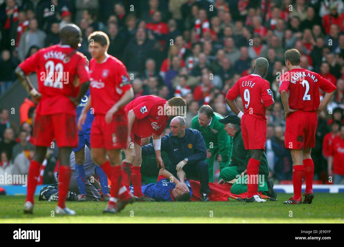 ALAN SMITH BREAK'S HIS LEG LIVERPOOL V MANCHESTER UTD ANFIELD LIVERPOOL ...