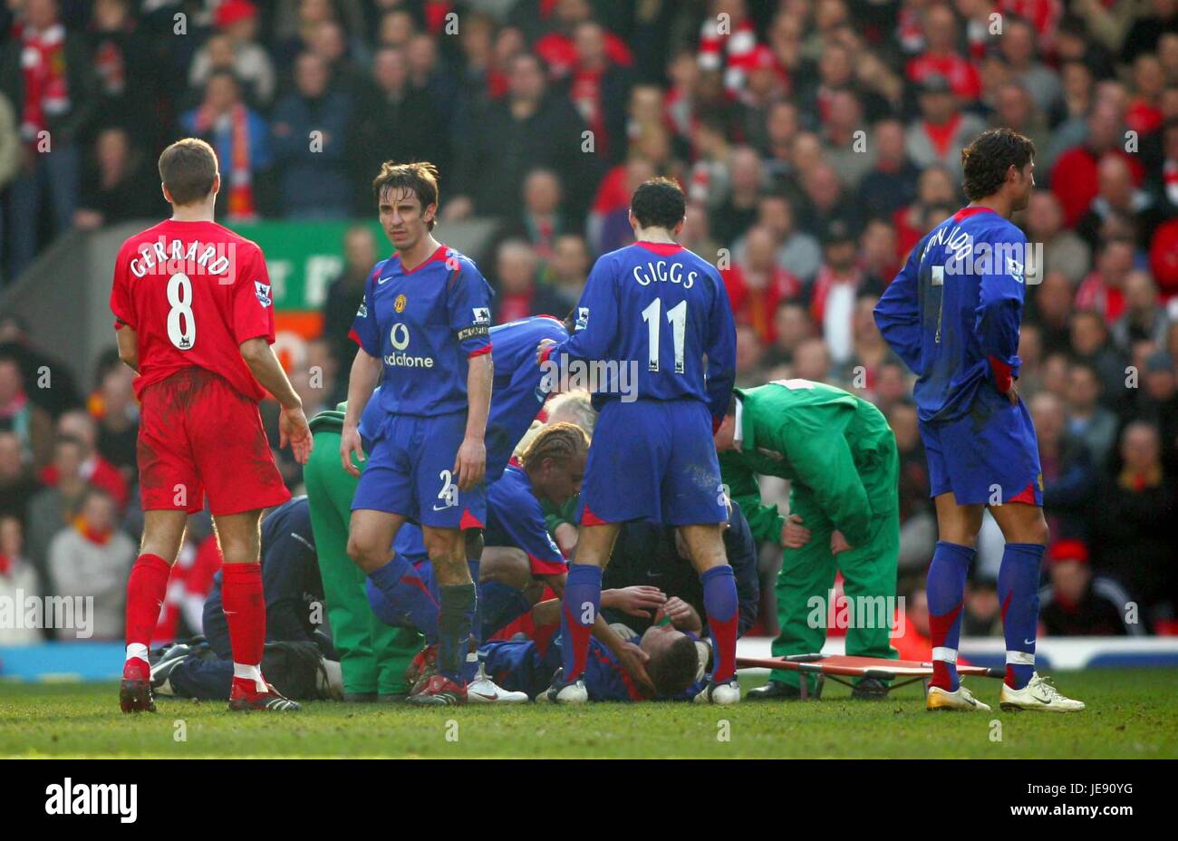 ALAN SMITH BREAK'S HIS LEG LIVERPOOL V MANCHESTER UTD ANFIELD LIVERPOOL ...