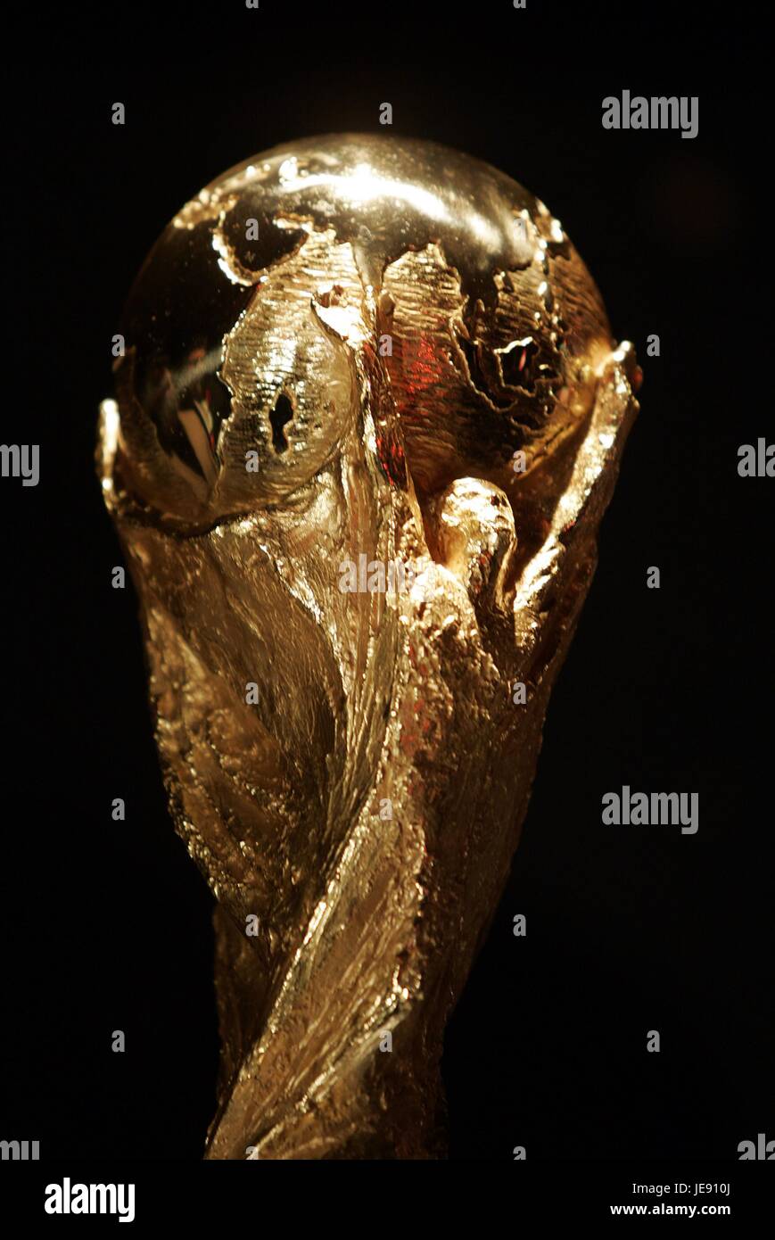 WORLD CUP TROPHY WORLD CUP TROPHY UNIVERSAL STUDIOS LOS ANGELES USA 19 ...