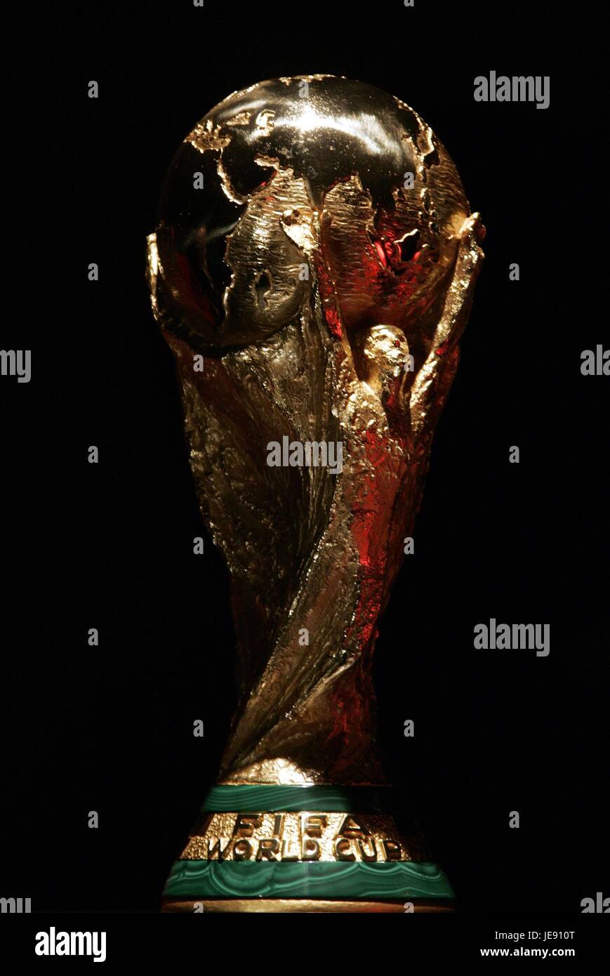 WORLD CUP TROPHY WORLD CUP TROPHY UNIVERSAL STUDIOS LOS ANGELES USA 19 ...