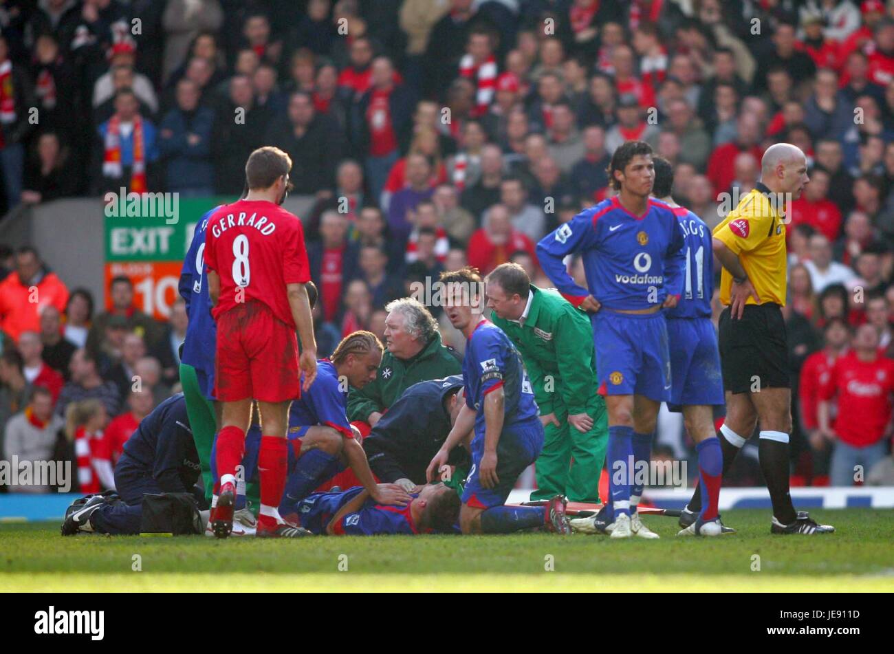 STEVEN GERRARD, GARY NEVILLE, ALAN SMITH, LIVERPOOL V MANCHESTER UNITED ...