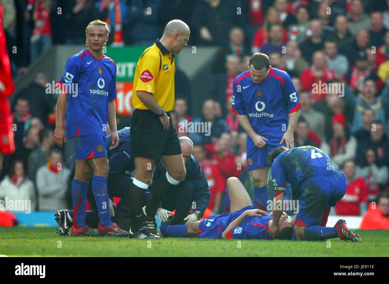 ALAN SMITH LIVERPOOL V MANCHESTER UTD ANFIELD LIVERPOOL ENGLAND 18 ...