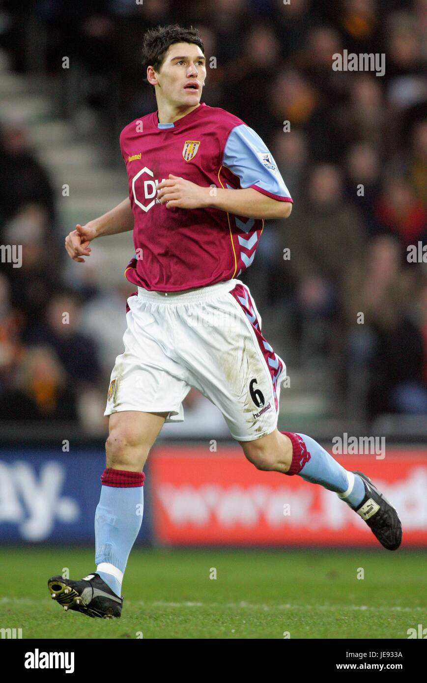Gareth barry football villa hi-res stock photography and images - Alamy